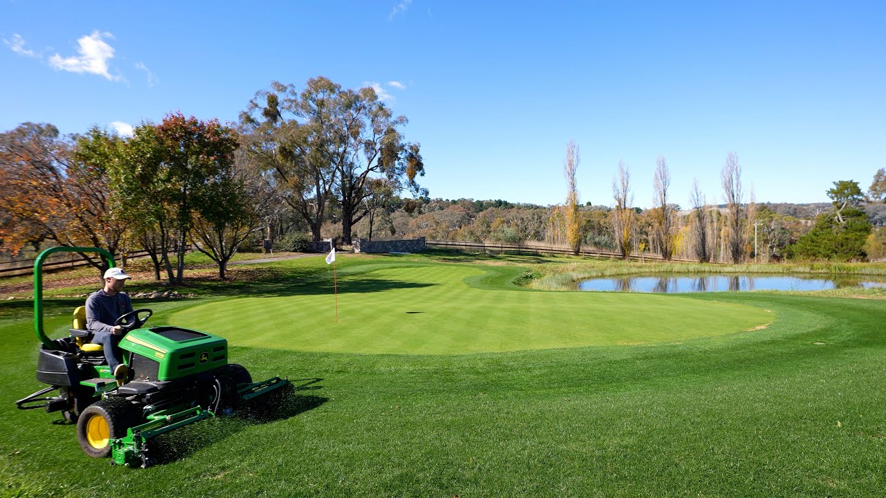 Golf Course Perfection // Mowing and Fertilising - Mowrs.com